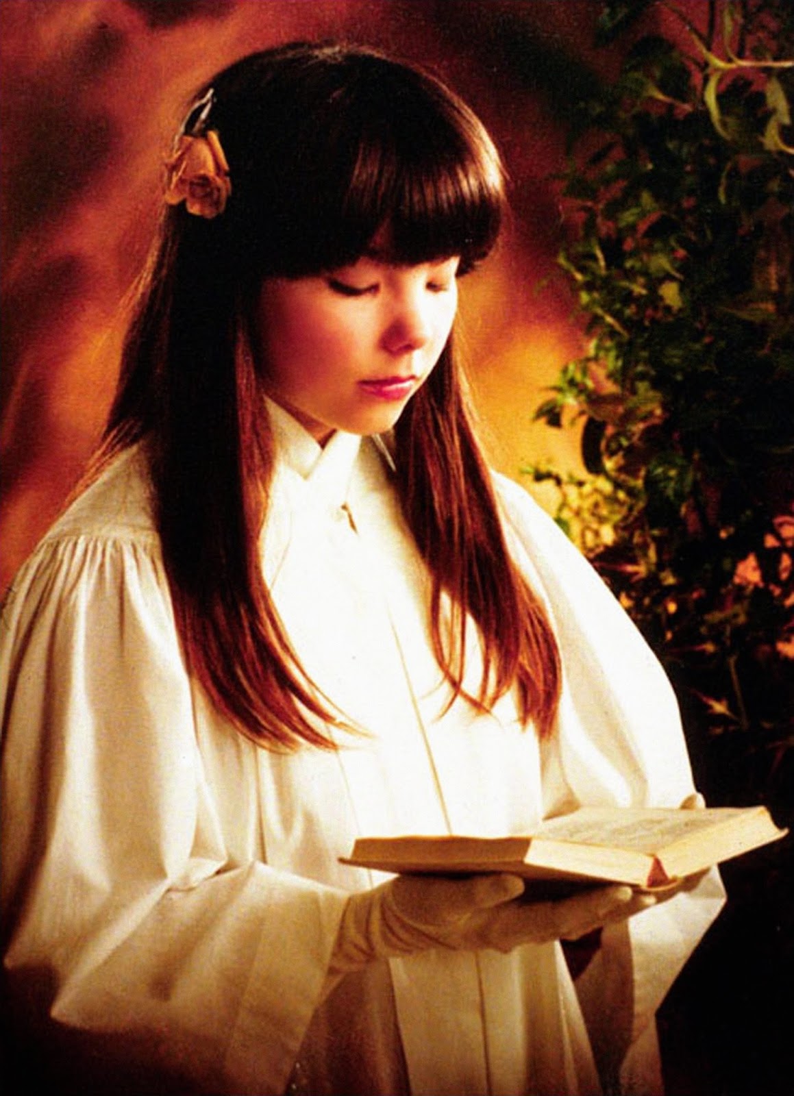 15 Rare and Adorable Childhood Photos of Björk From the 1960s and 1970s ...