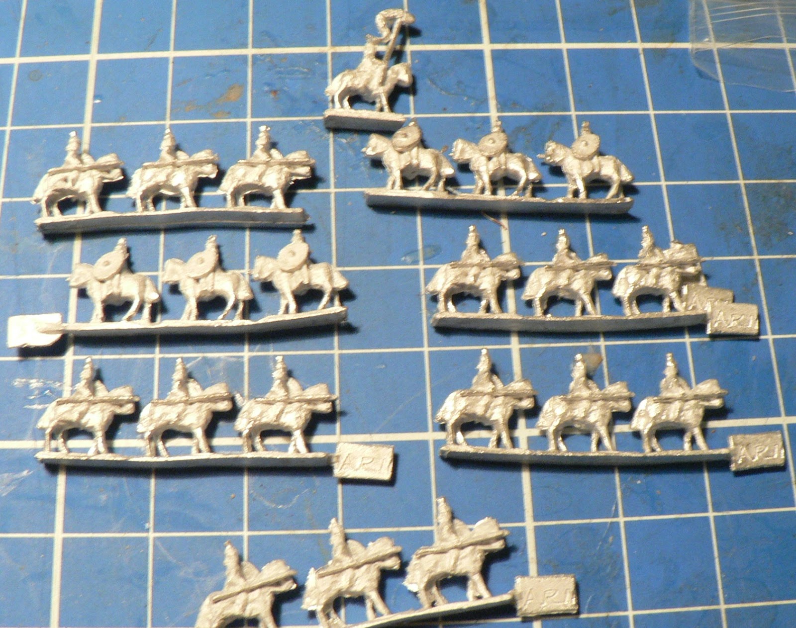 Tiny Metal Men: Heroics & Ros Figures for Micro-Dux