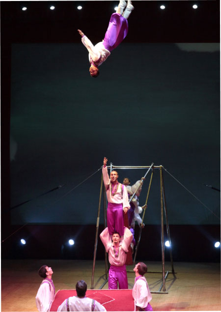 Entrenador cubano de acrobacias y actos circences!