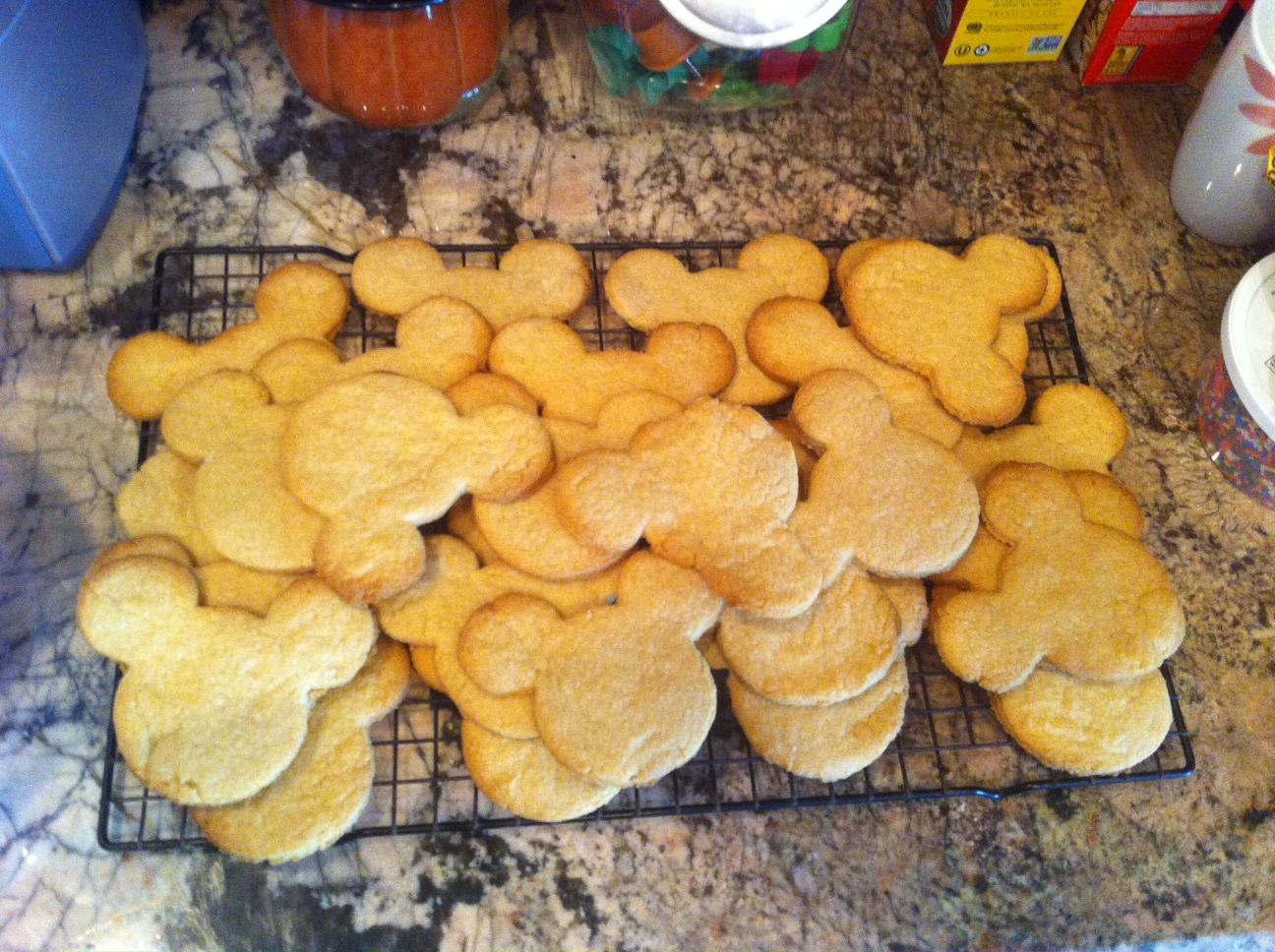 Short and Sweet Recipes: Mickey Mouse Cookies!