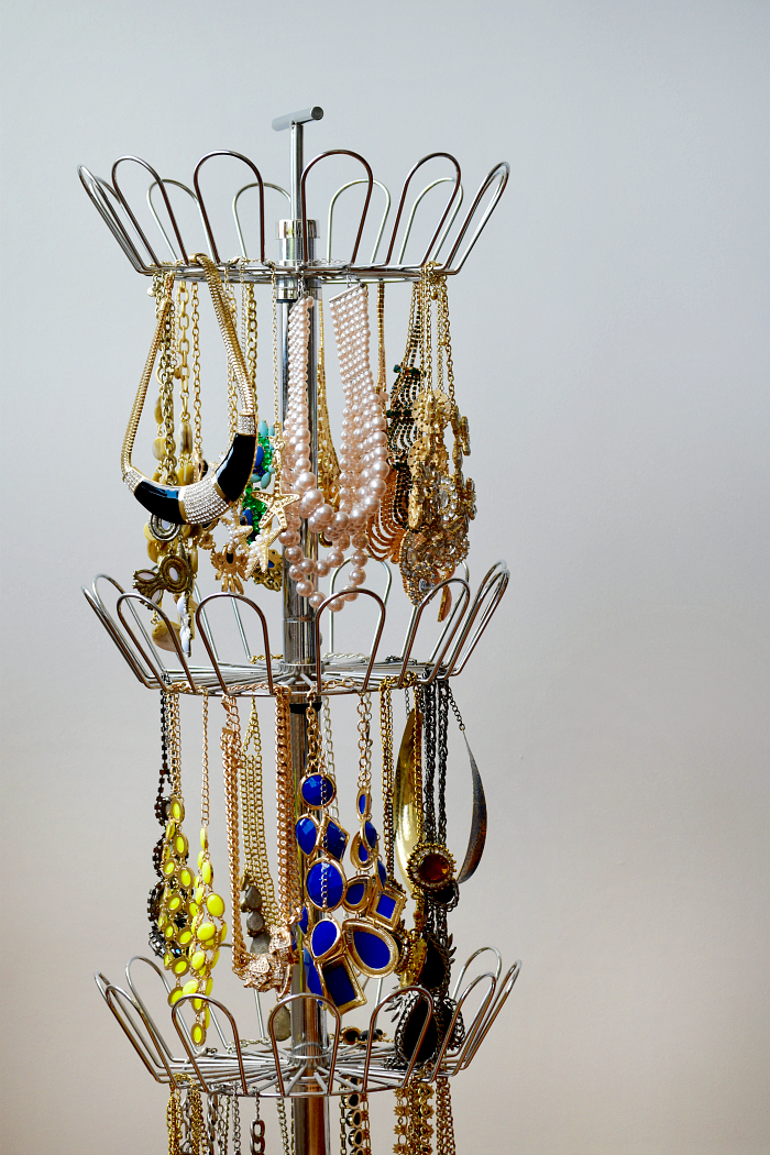 5 Easy Ways To Display Jewelry Beautifully Sensible Stylista 5-easy-ways-to-display-jewelry-beautifully-sensible-stylista
