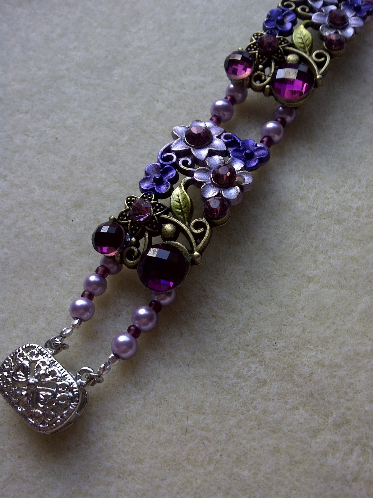 Emerald Hills: Tutorials on 'Bracket' Bracelets