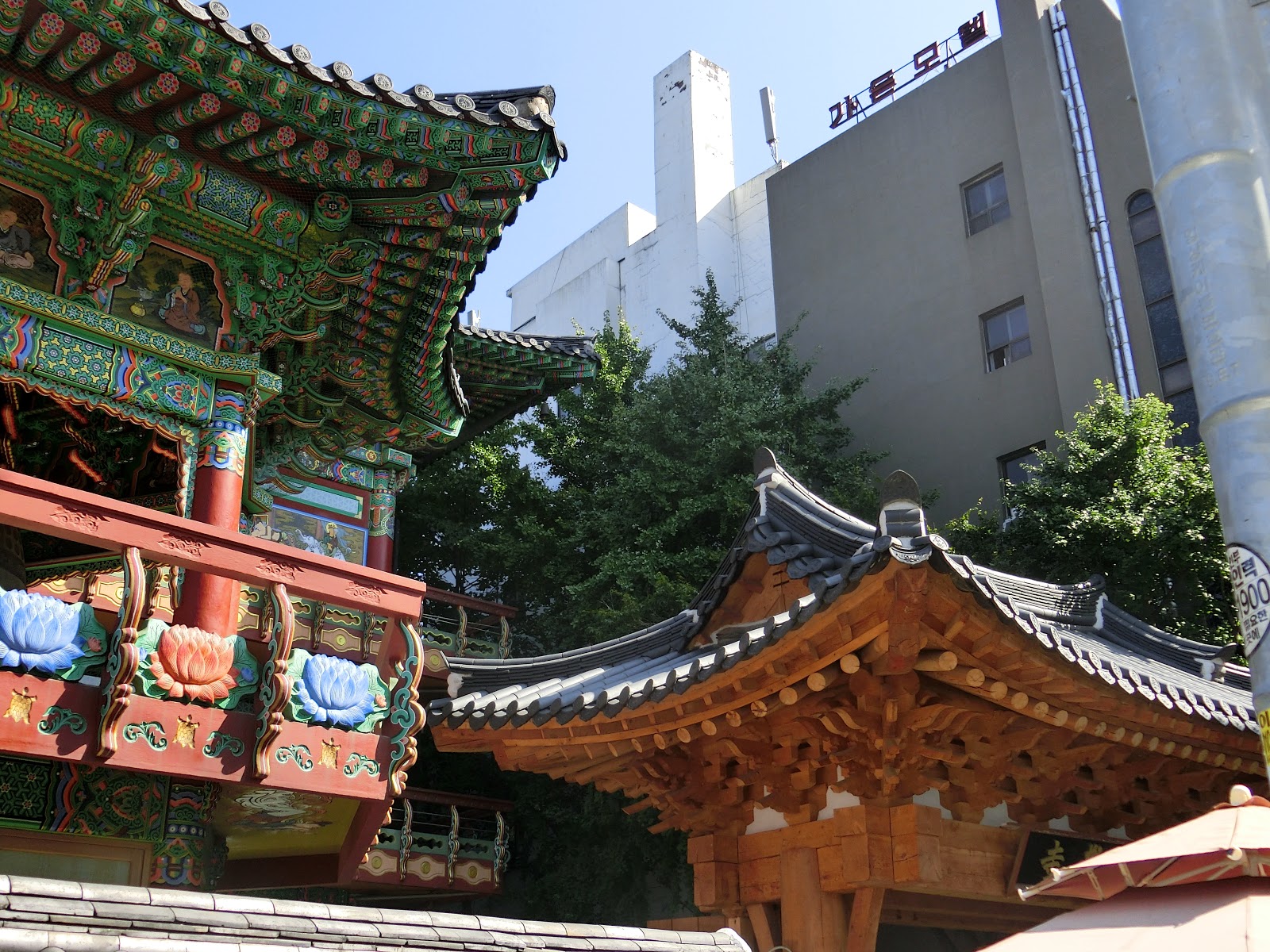 Nau speak: Korea: Mahabodhi Temple in Jogno District en route to Gwangjang