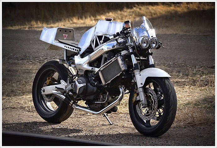 バイクゴシップ: ホンダ VTR1000F(1998年)をストリートファイターにカスタマイズ