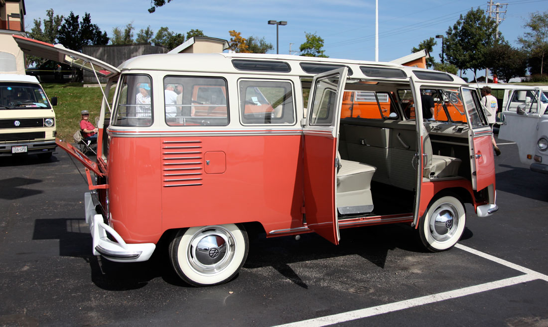 1962 Volkswagen Split-Window bus | PrimierAuto