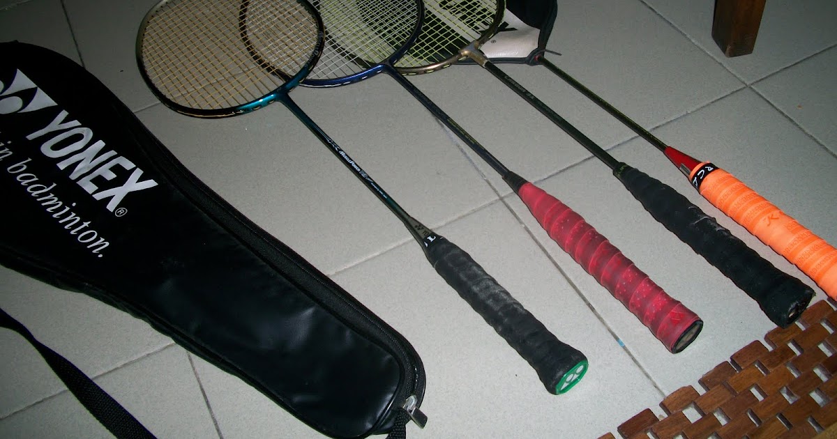 collectible items: Vintage Yonex Badminton racket with carrying bag