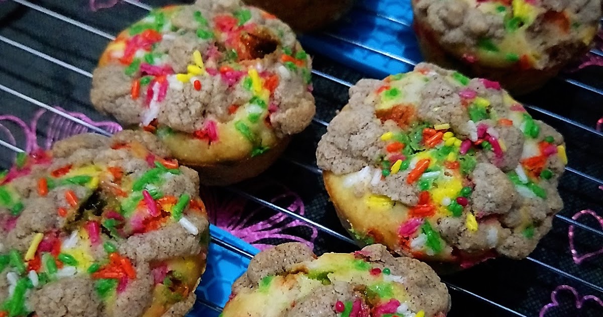 Mia Bakes: Biscoff Stuffed Birthday Cake Muffin ~ MollyMia