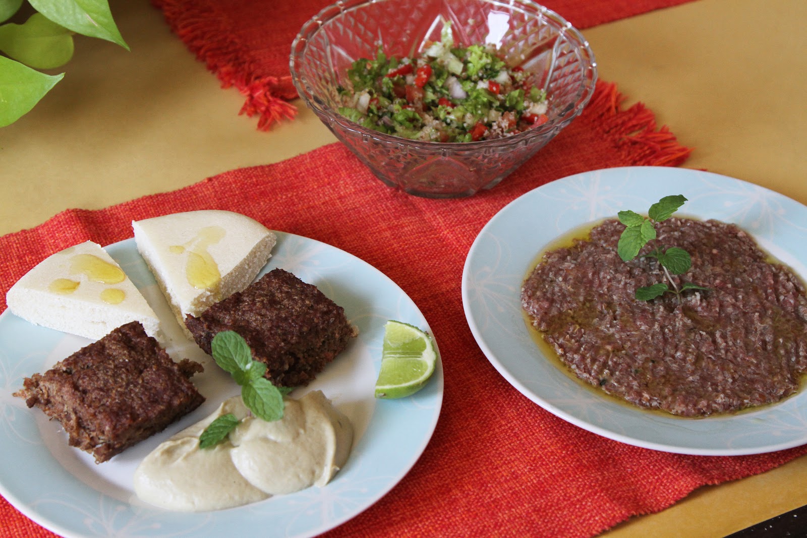 Culinária Árabe: Foto - Kibe com Babaganuche, Tabule e Kibe Cru