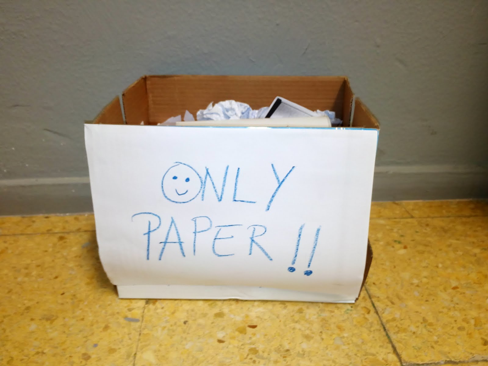 Papeleras de papel reciclado