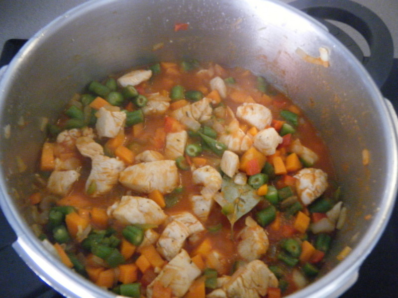 Tomillo, laurel y otras cosas de comer.: PECHUGA DE POLLO EN SALSA