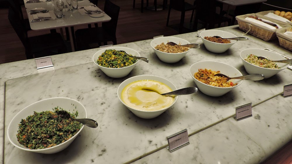 Review: Qatar Airways Al Mourjan Lounge, Doha Airport (DOH)