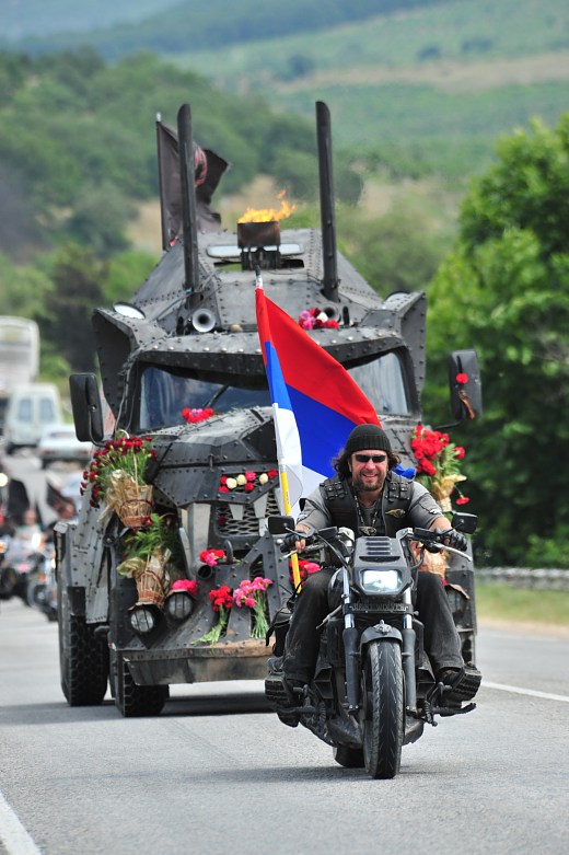 ΛΕΥΚΗ ΦΡΟΥΡΑ: Conservatism is Rock!!! Night Wolves MC!