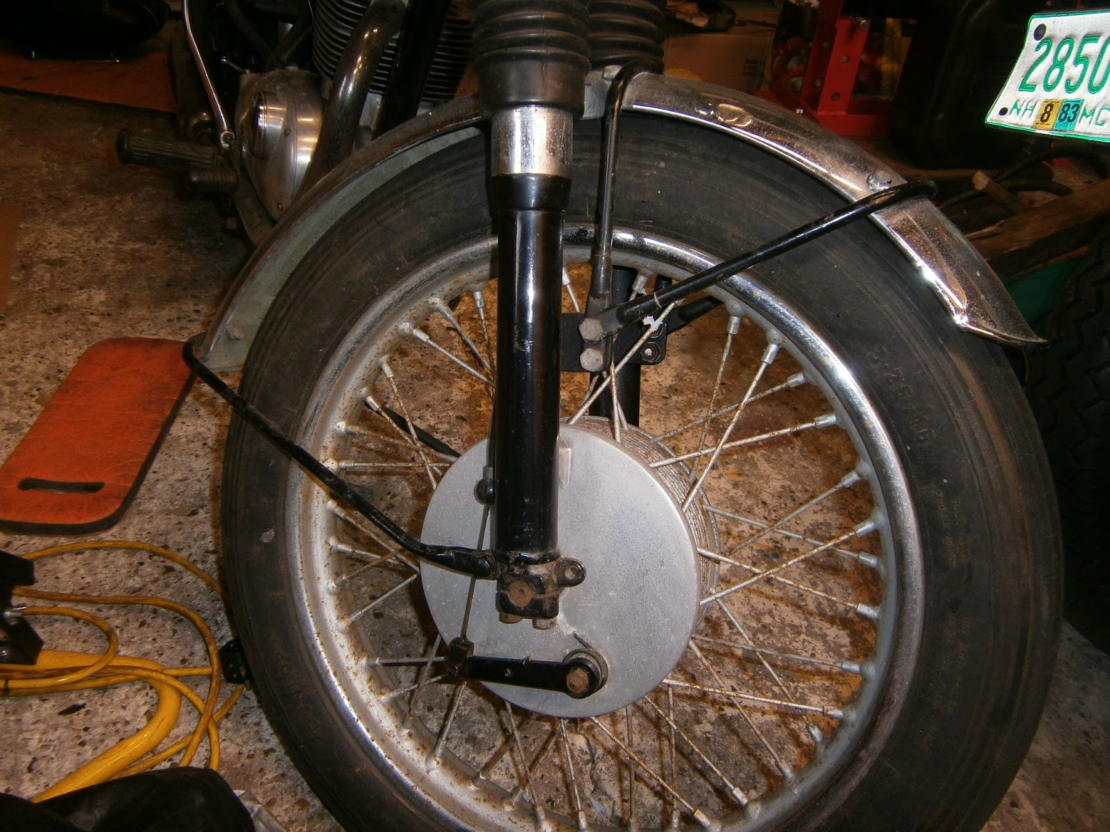 BSA B25 Fleetstar (Starfire) 1968: Fleetstar B25 Front brake and cable ...