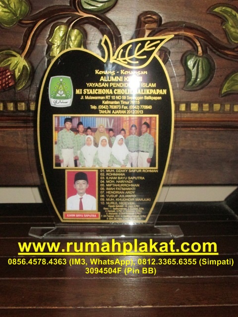 Vandel Akrilik Kenang Kenangan Perpisahan, Pesanan MI Syaichona Cholil ...