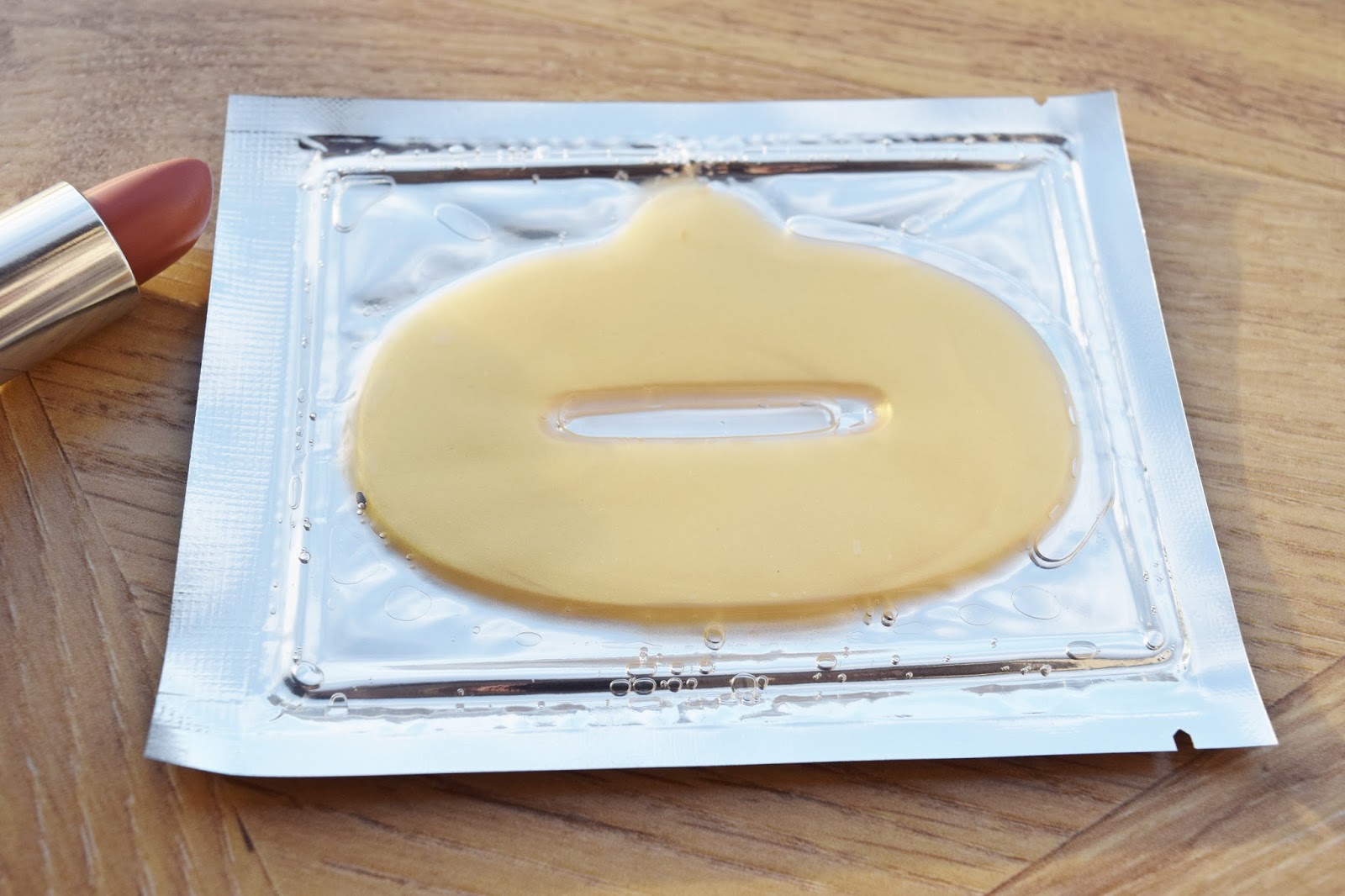 FACE MASK FRIDAY: CRYSTAL 24K GOLD POWDER GEL COLLAGEN LIP MASKS - A ...