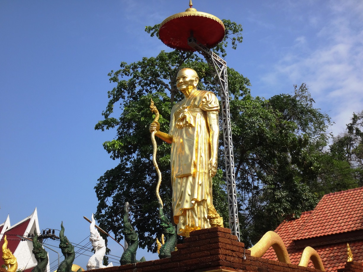 Temples In Thailand: Surin - Wat Su San Tung Mon - LP Hong