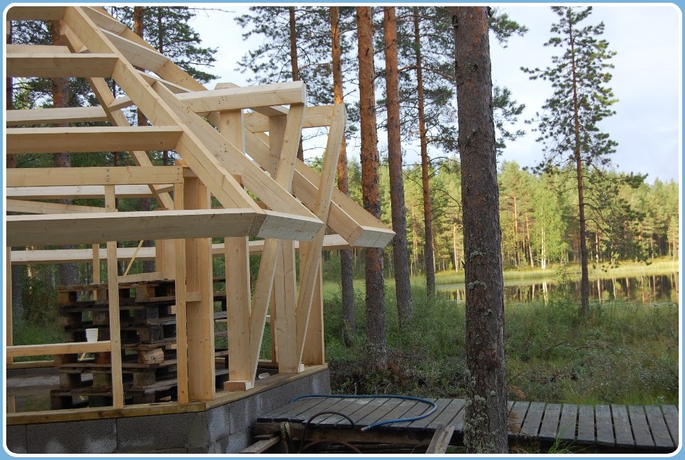 Laiturin nokassa: Saunan runko, seinät ja katto