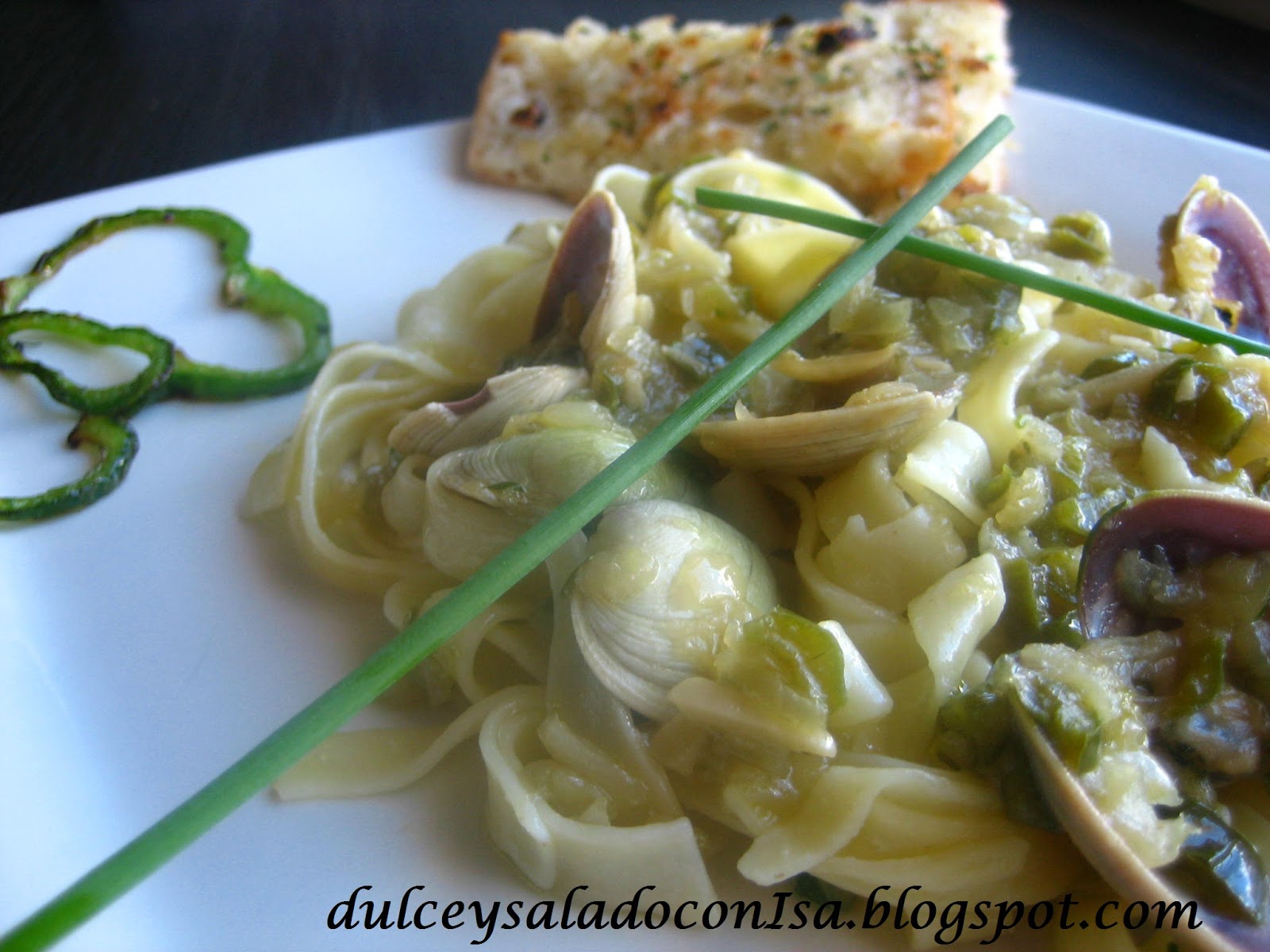 Dulce y salado con Isa Sanchez: Nidos al huevo salteados con almejas