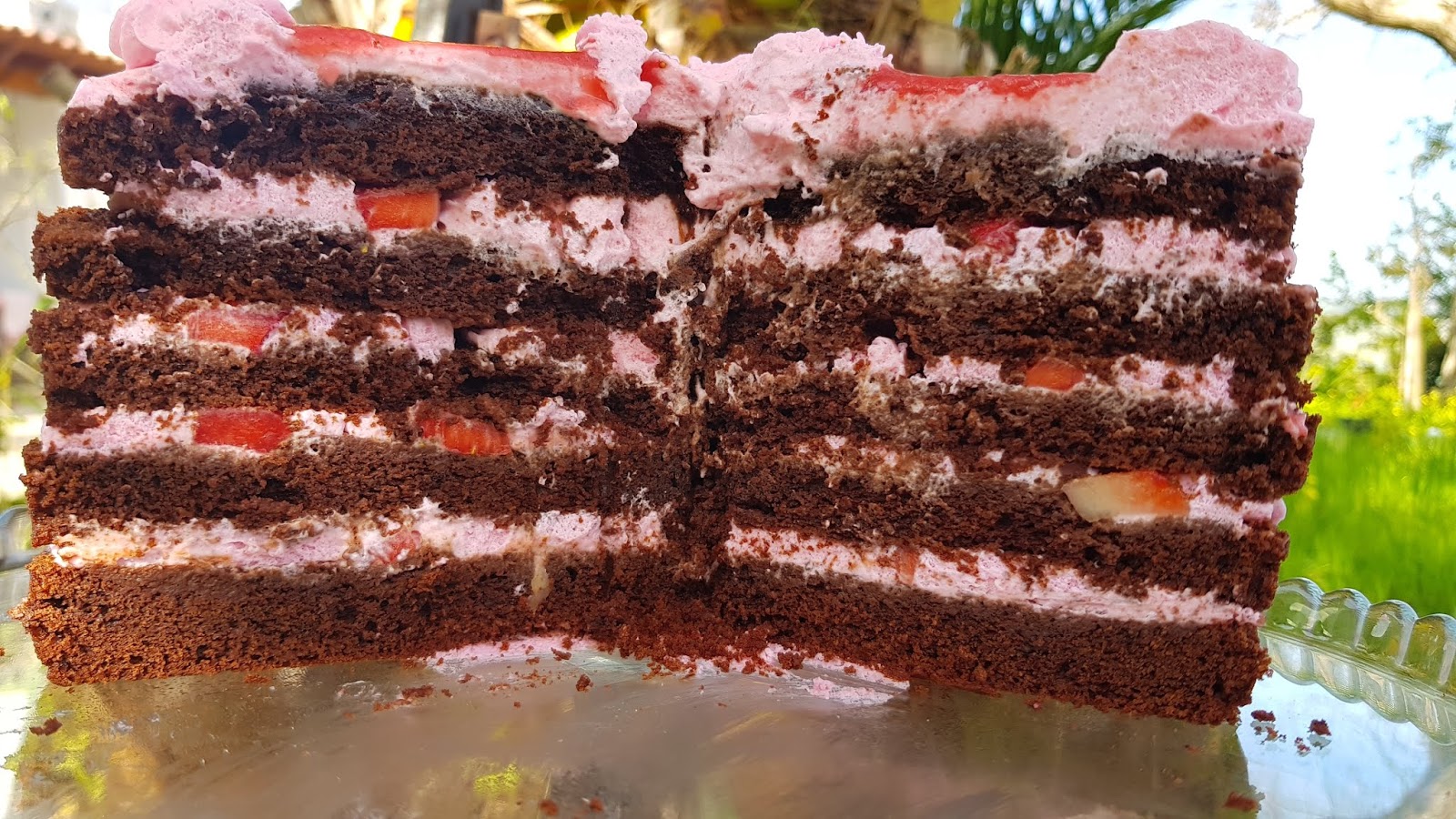 Bolo de chocolate, com cobertura de corneto de morango | Graça ...