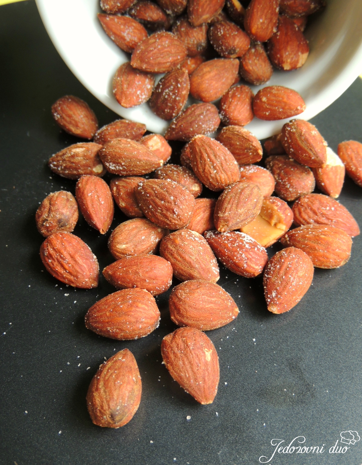 Jedozovni duo: Slani bademi