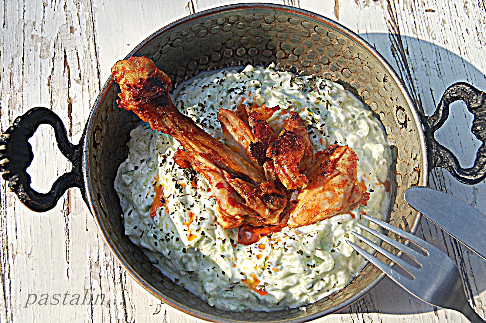 PASTALİN...: NANELİ YOĞURT YATAĞINDA ACILI TAVUK...