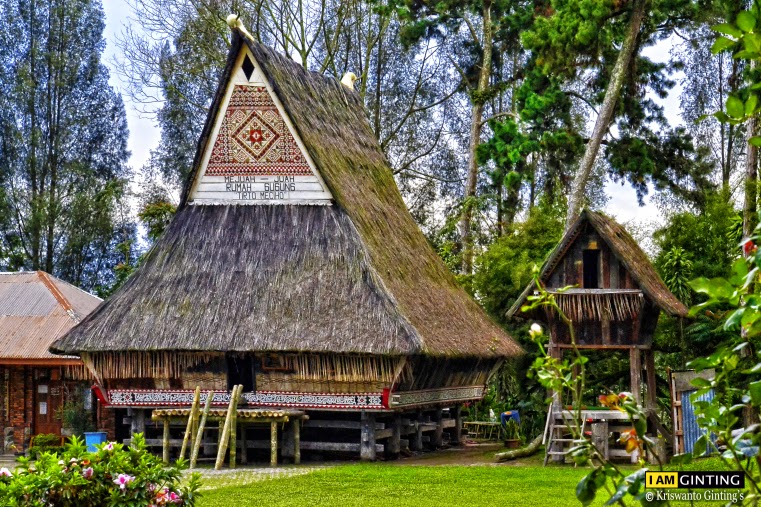 ARSITEKTUR: Rumah Adat Karo Cerminan Arsitektur Budaya
