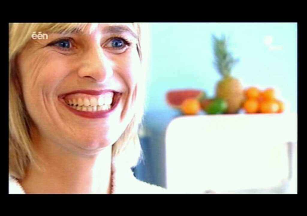 Sabine Hagedoren: Sabine Hagedoren poseert in badpak voor Oxfam ...