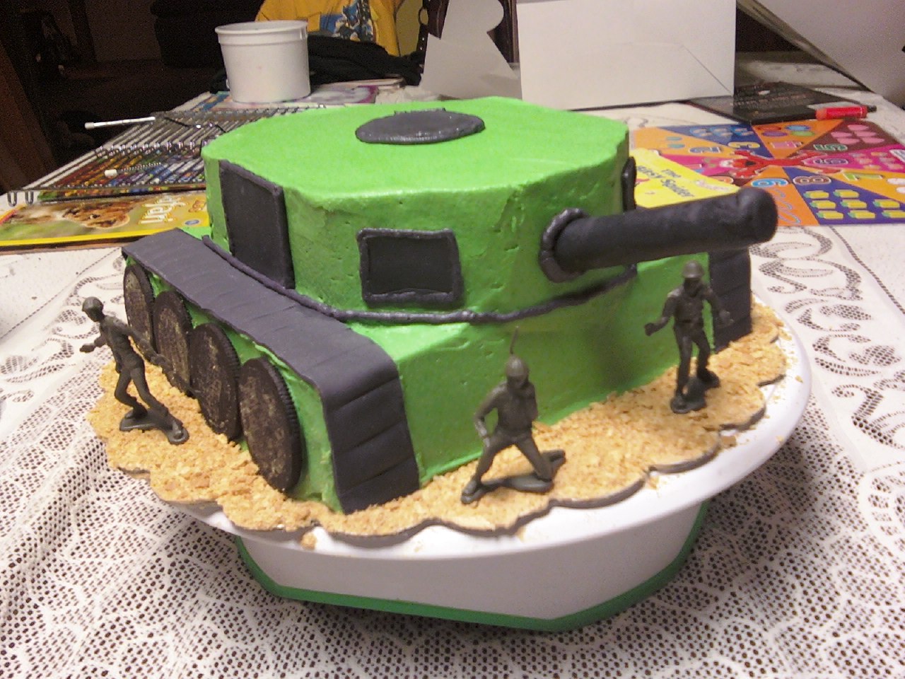 Luscious Cakes and Bakes: 3D tank cakes