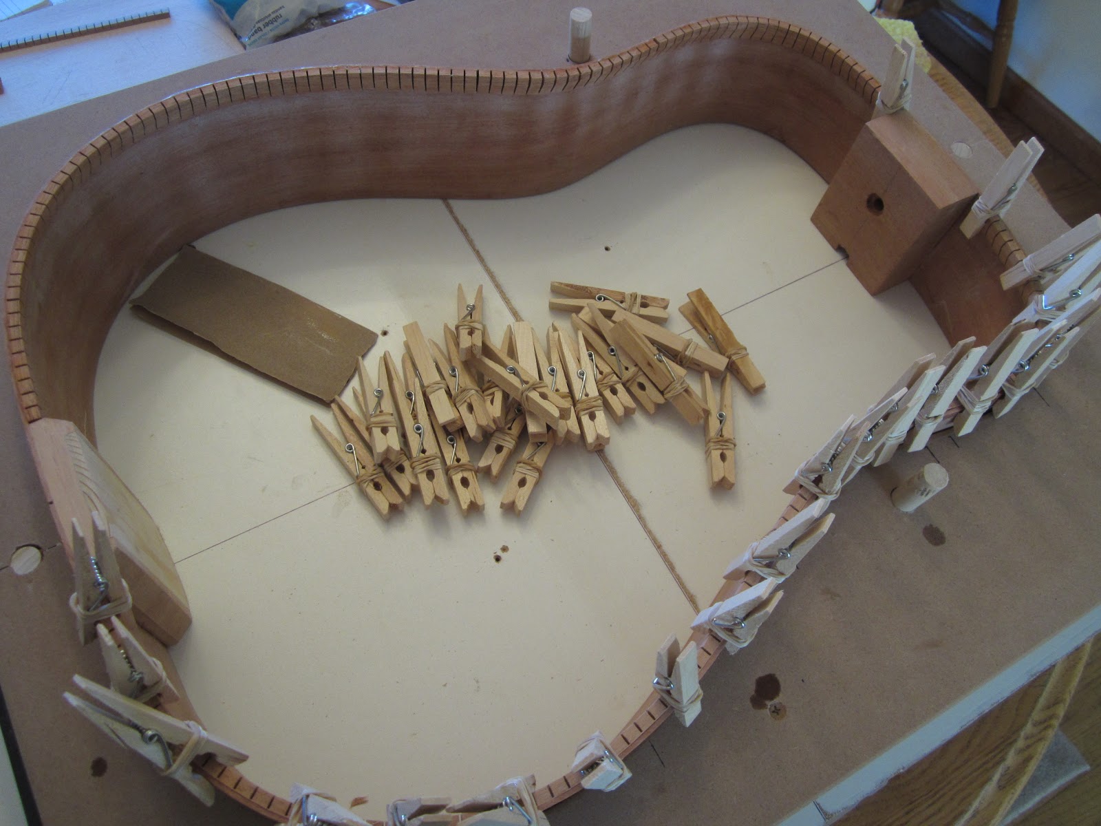 Glen's Guitar Build: Kerfed Lining...