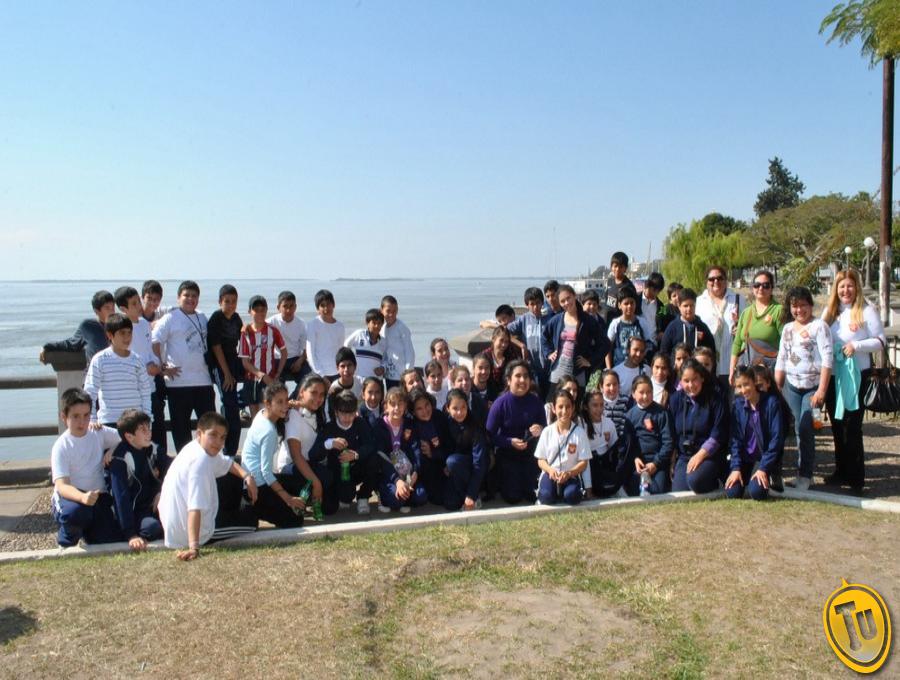 Escuela N°82 " AMADO BONPLAND"