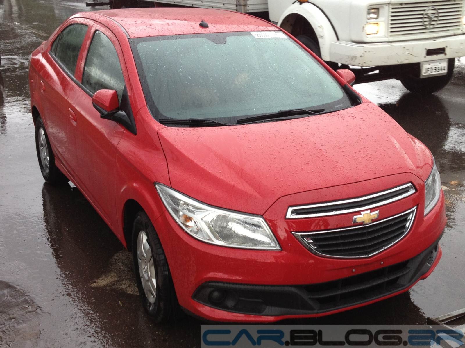 Novo Chevrolet Prisma LT 1.0: fotos, preços, itens de série e ficha técnica