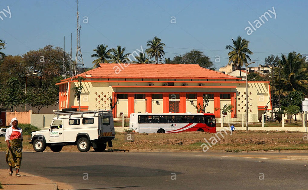 Prédio do Estado na rotunda da Av. 24 de Julho, actual Maputo