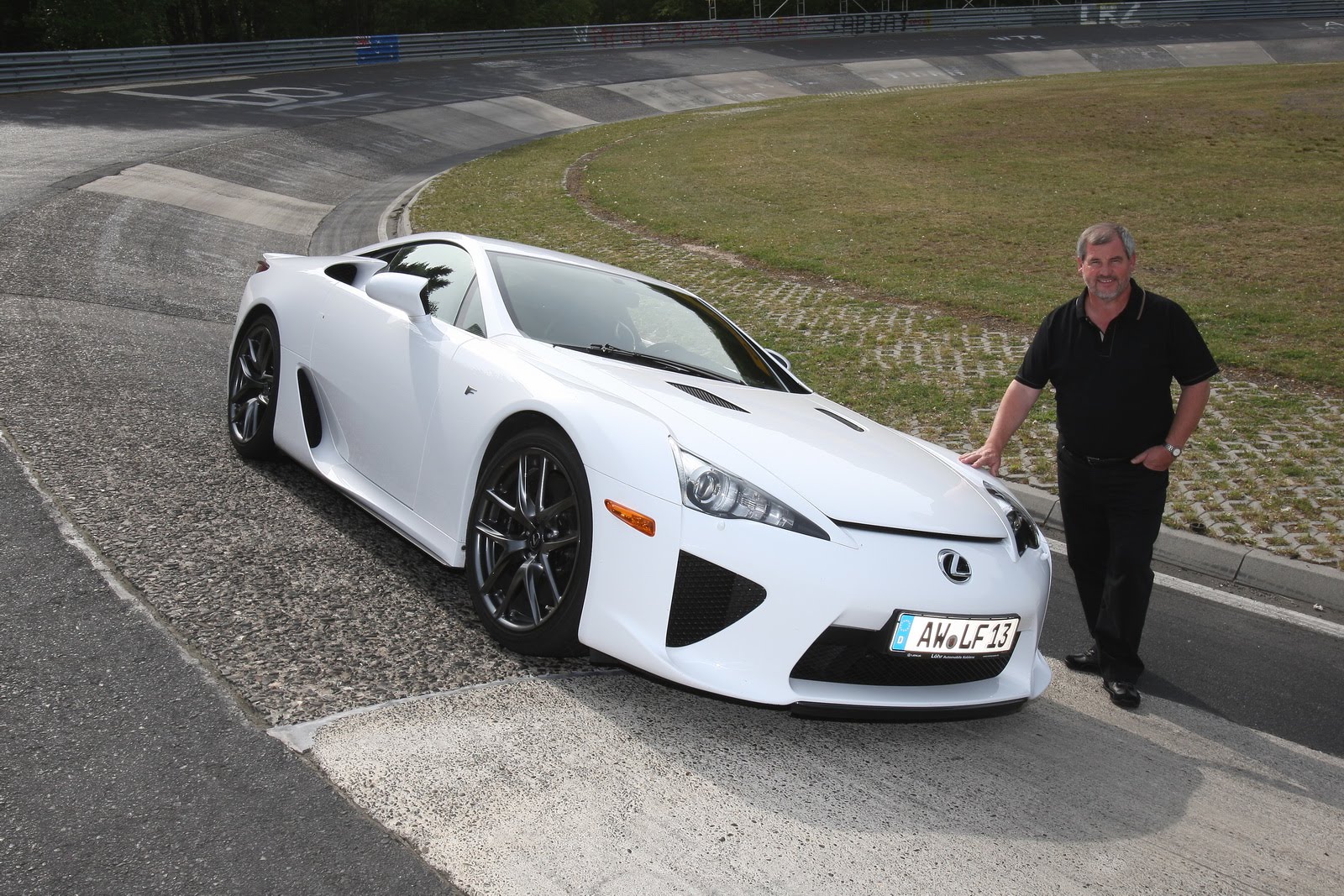 Premiere at Nürburgring : First LEXUS LFA delivered in Germany