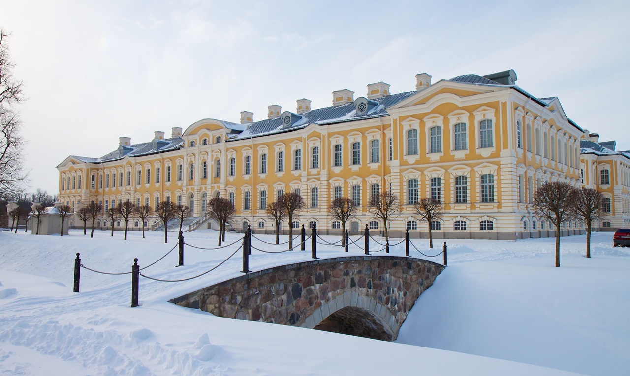 The Cat, the Snow, the Pond....: The Palace in Winter