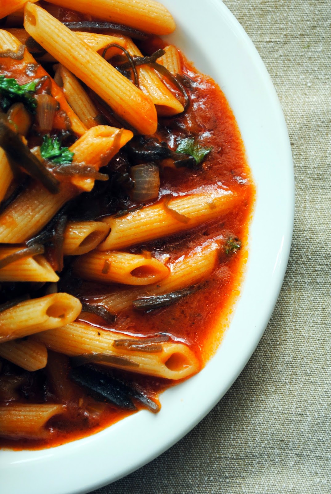 Seaweed pasta in tomato sauce |VeganSandra