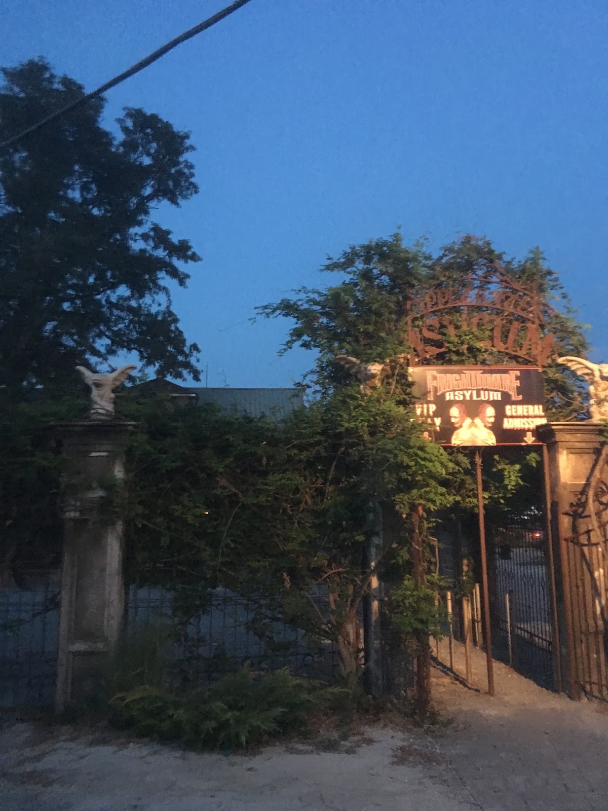 Halloween Haunts 365: FIELD OF SCREAMS REVIEW!!!!