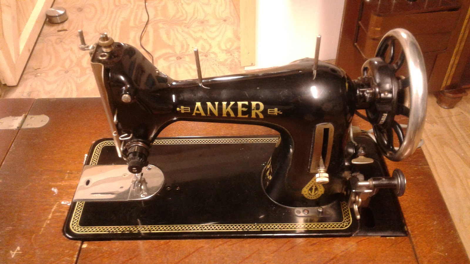 Rusty Old Sewing machines – Linford.nl