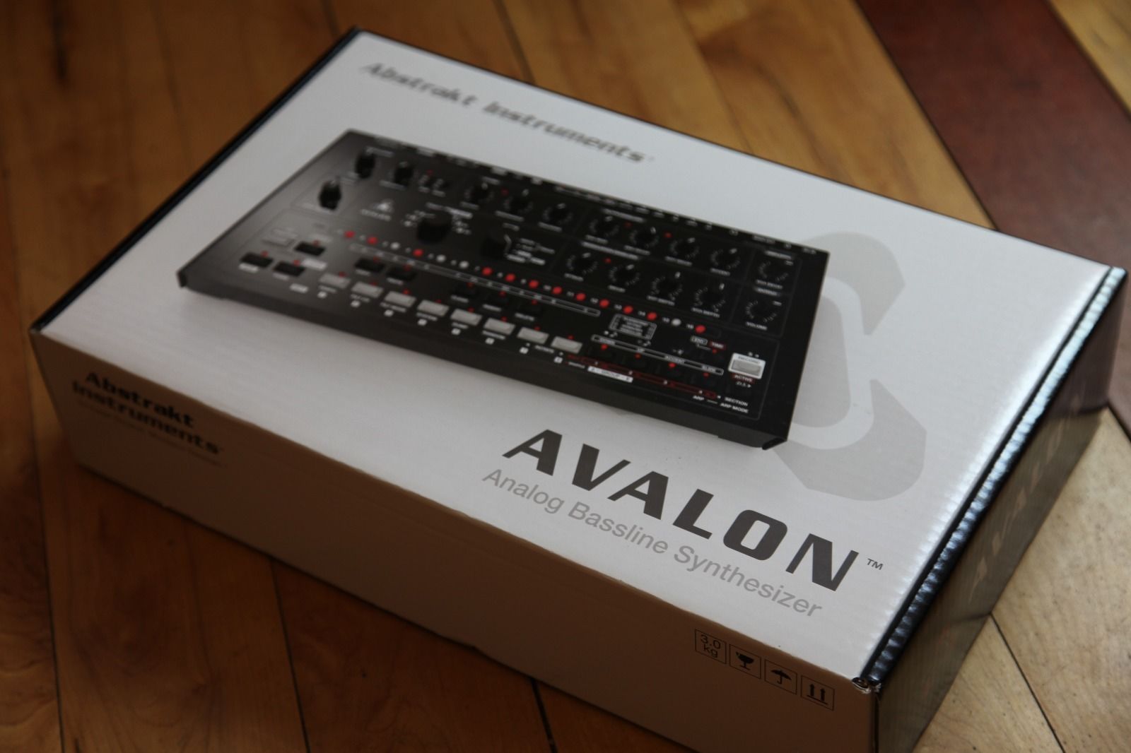 MATRIXSYNTH: Abstrakt Instruments Avalon Bassline Synthesizer