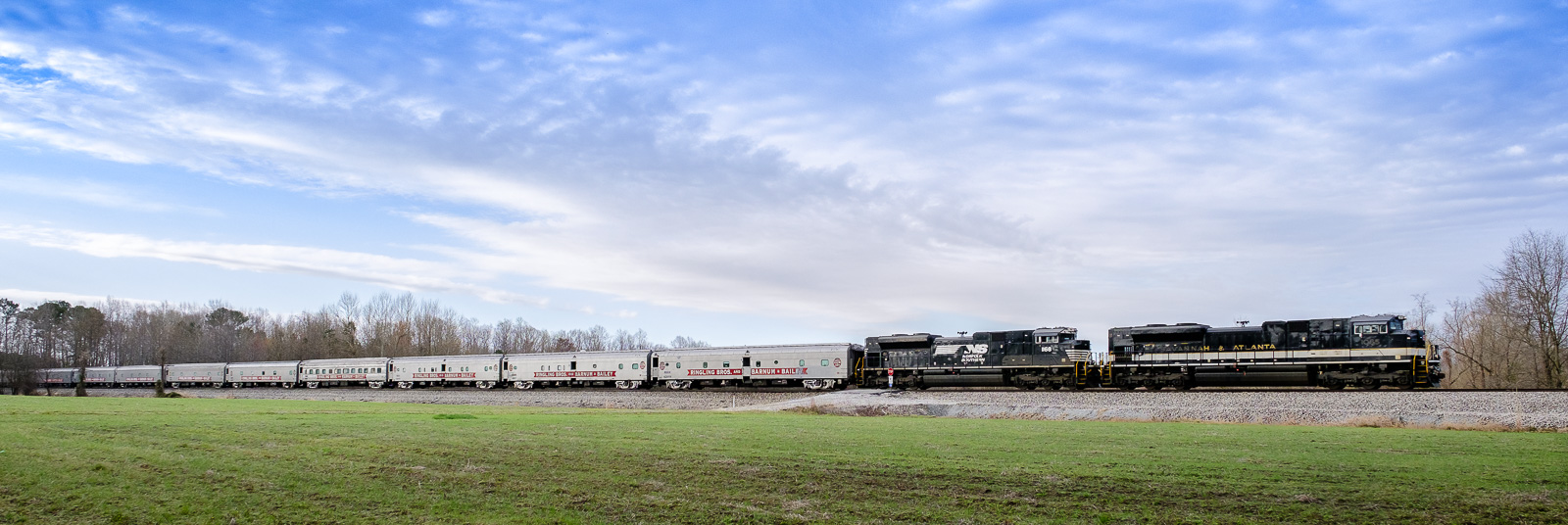 The Wandering Lensman: Circus Train