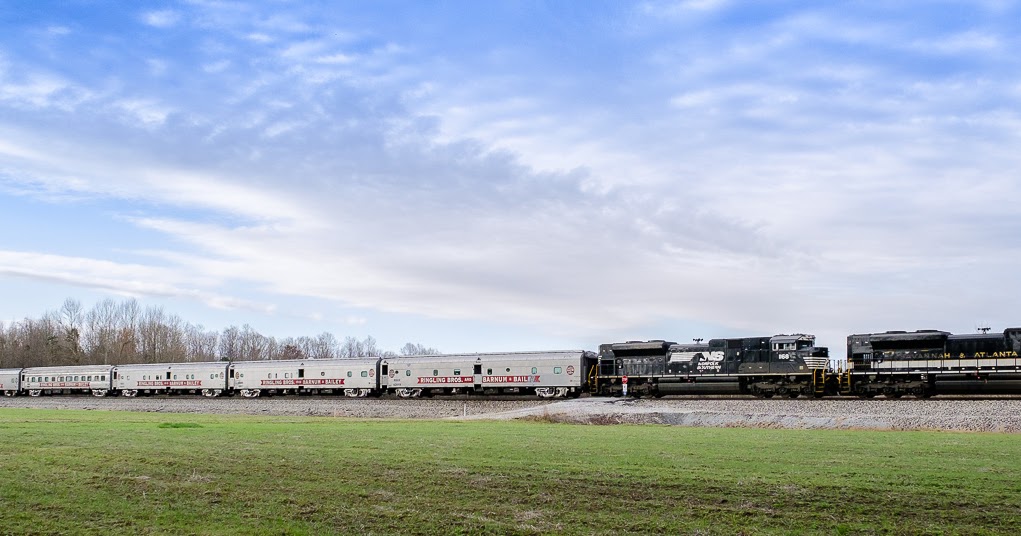 The Wandering Lensman: Circus Train