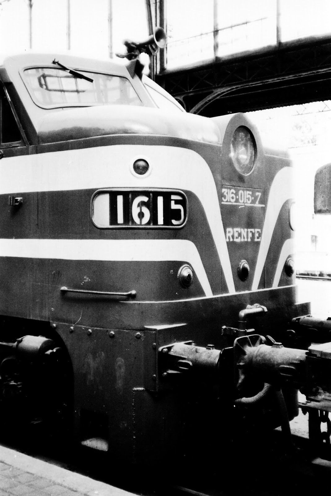 LAS TRACCIONES TÉRMICA Y ELÉCTRICA EN RENFE (XLI): LA "MARILYN" ABRE LA ...