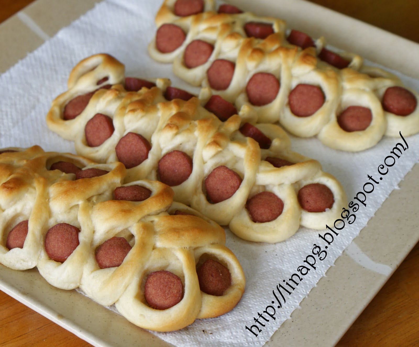 Roti Sosej - TERATAK MUTIARA KASIH