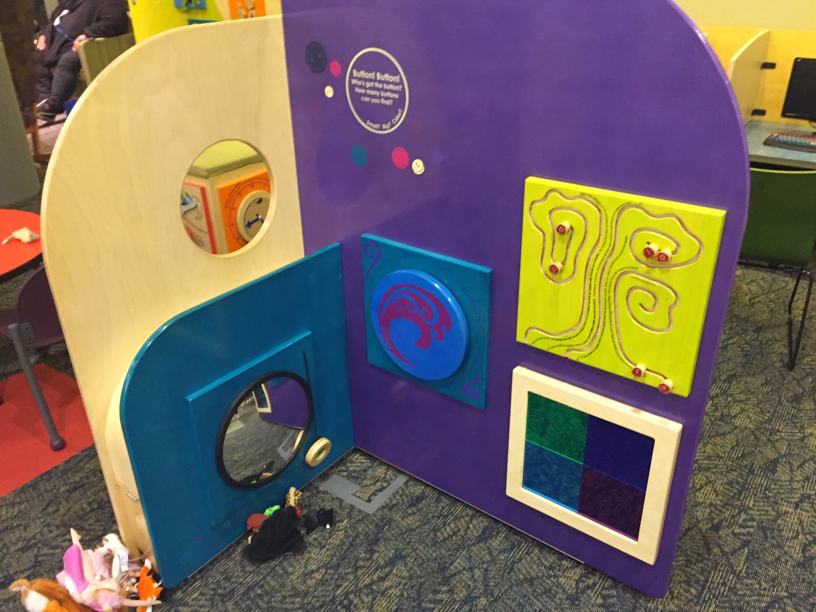 Destination Libraries: Holly Black Visits University Place Library