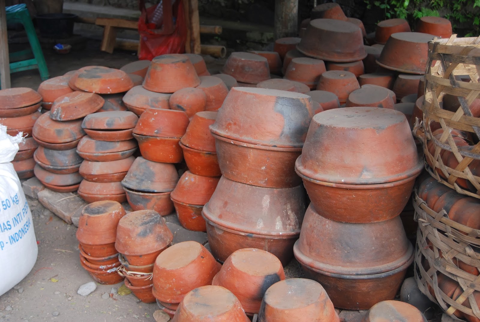 KOMANG PASEK ANTARA: Di Bali Gerabah Masih Eksis untuk Ritual Keagamaan ...