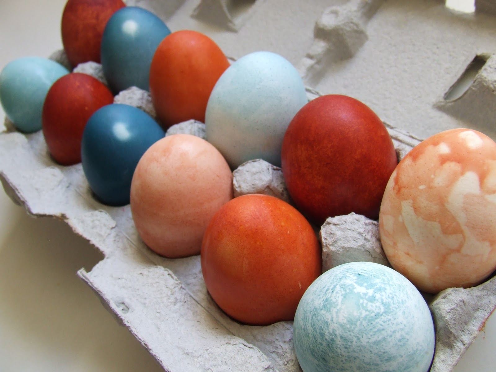 Waltzing Matilda: Veggie Dyed Eggs 2013