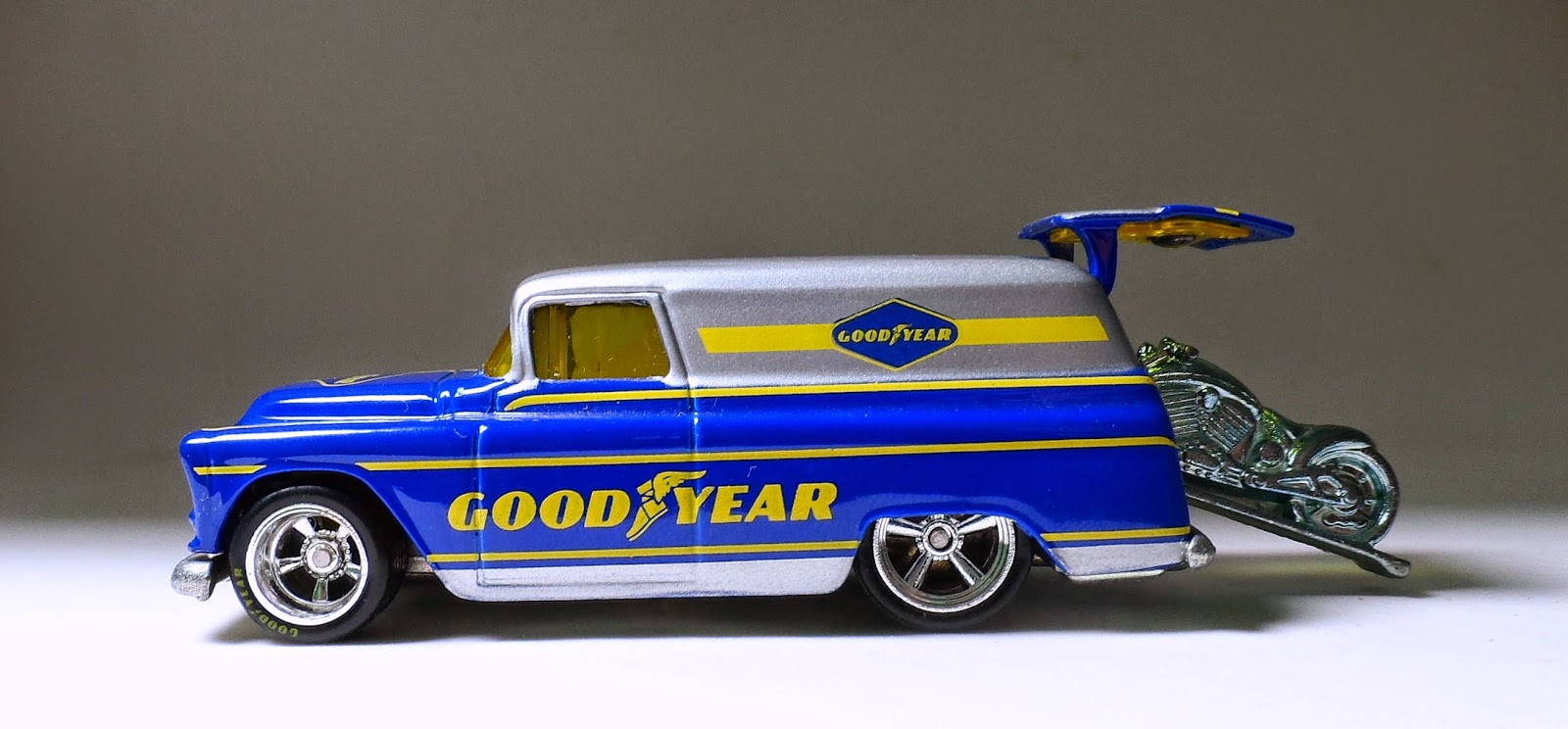 Delivery: '55 Chevy Panel