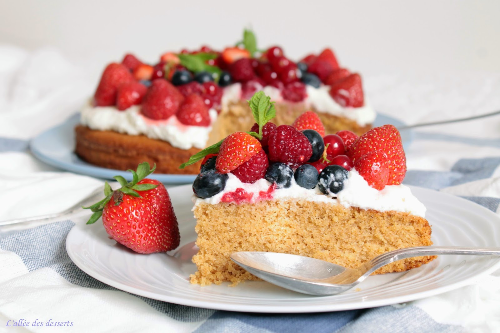 L'allée des desserts: Gâteau aux fruits rouges