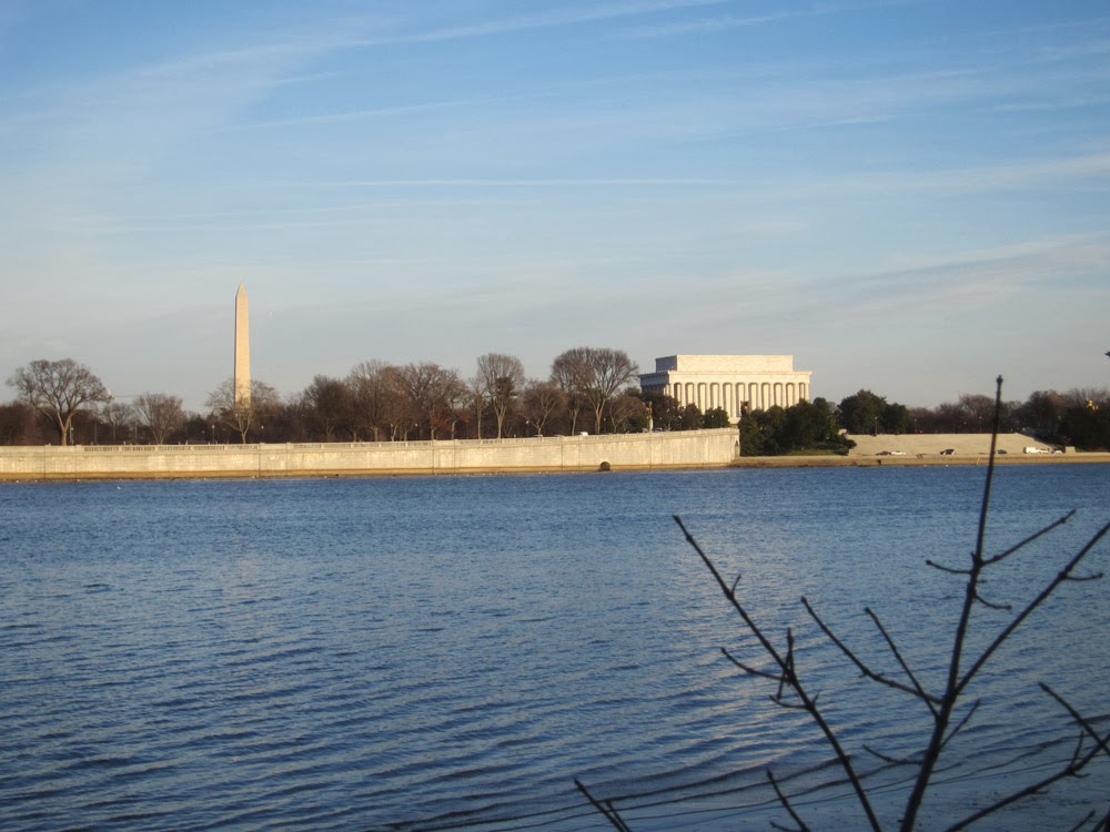 Ode Street Tribune: explorer penetrates remote region of Rosslyn