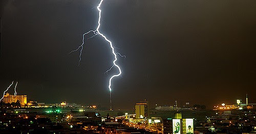 Penangkal Petir atau Penyalur petir? - Dunia Elektro