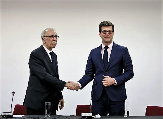 Η Βέροια... το Σέλι... ο άνθρωπος...: Παρέλαβε το χαρτοφυλάκιό του ο ...